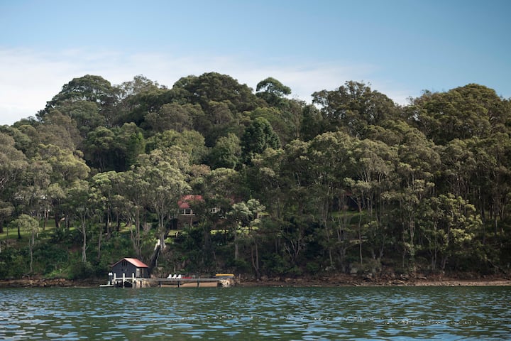 Arc On Pittwater - By Betina King - スコットランド・アイランド