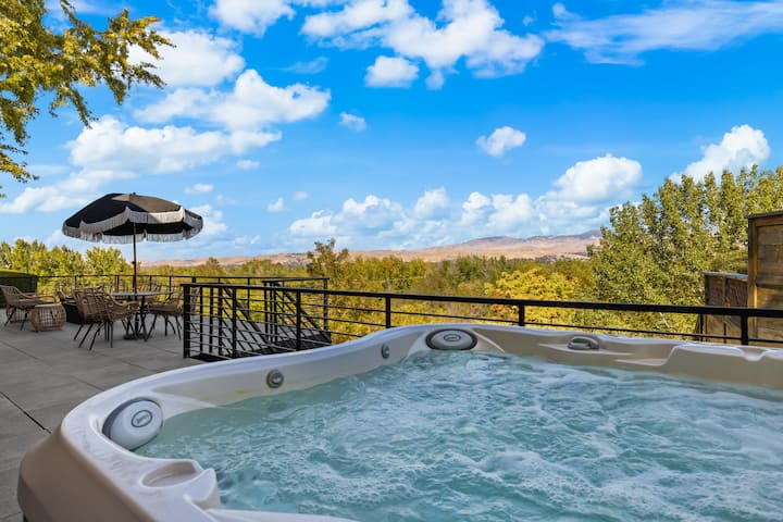 Hot Tub, Sauna, Lux | Hgtv View House | Sleeps 10 - Boise, ID