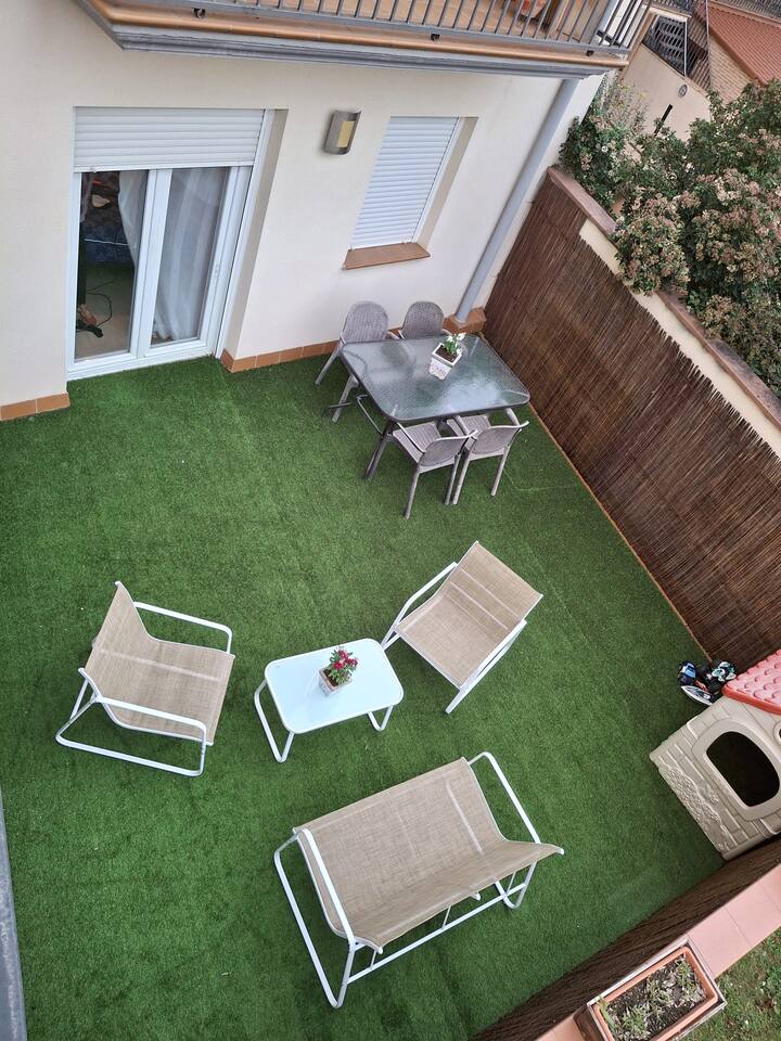 Equipado 100%. Amplia Terraza - Cretas