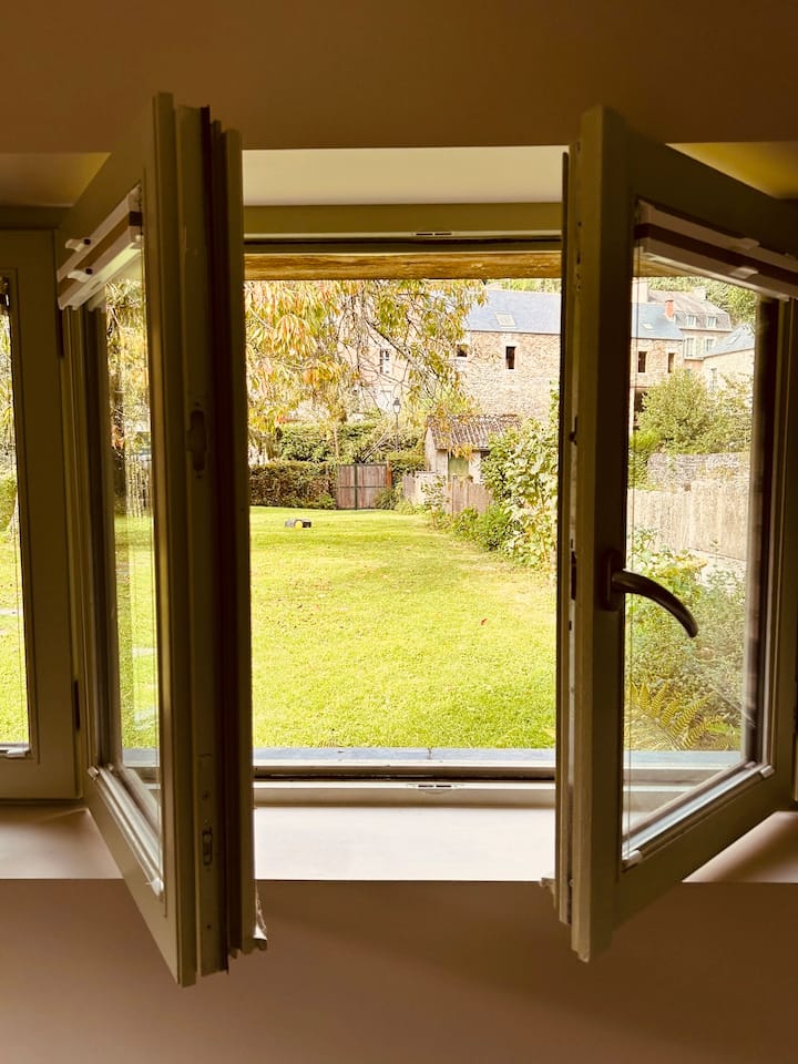 H4. Studio Au Pied Du Château - Fougères