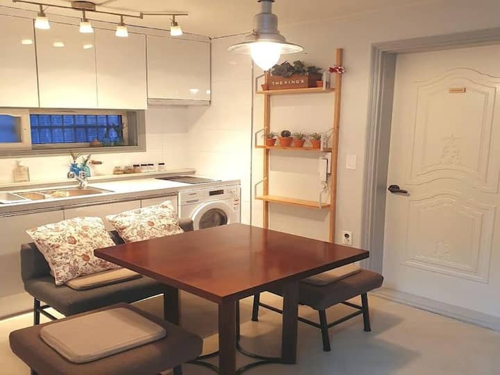 Cozy 2room 4beds - 명동