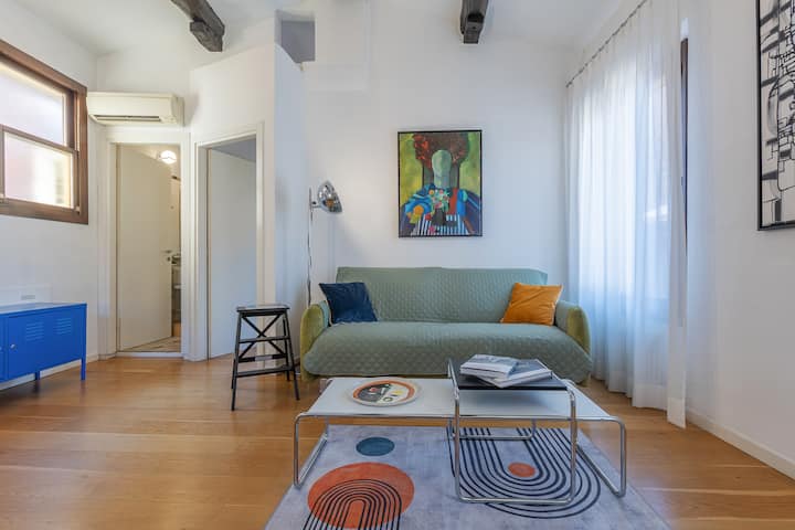 Guesthost - Bologna Central And Elegant Apartment - Bologna