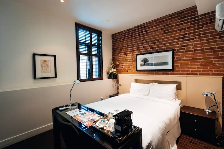 Boutique Hotel Quartier Latin - Room 102 - Montreal