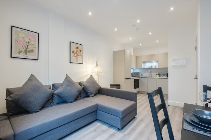 Spacious 1br |Self Check-in + Parking |Nr The Deep - キングストン・アポン・ハル