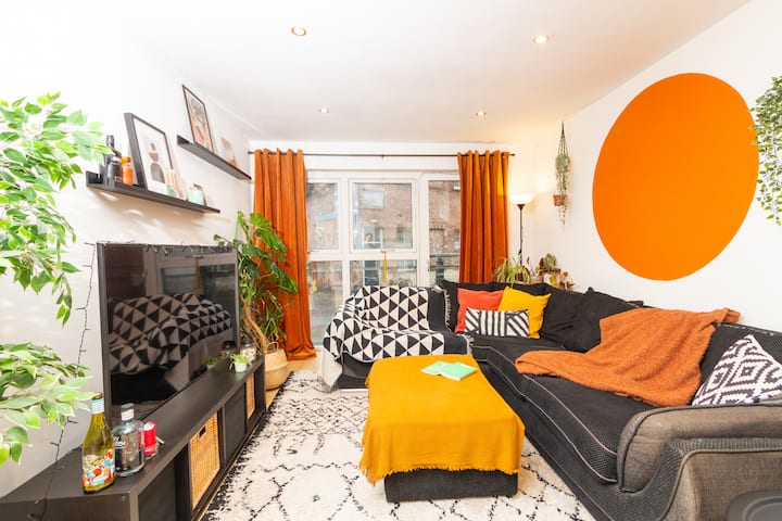 Modern Retreat: 2bd Apt With Lush Greenery - Sheffield