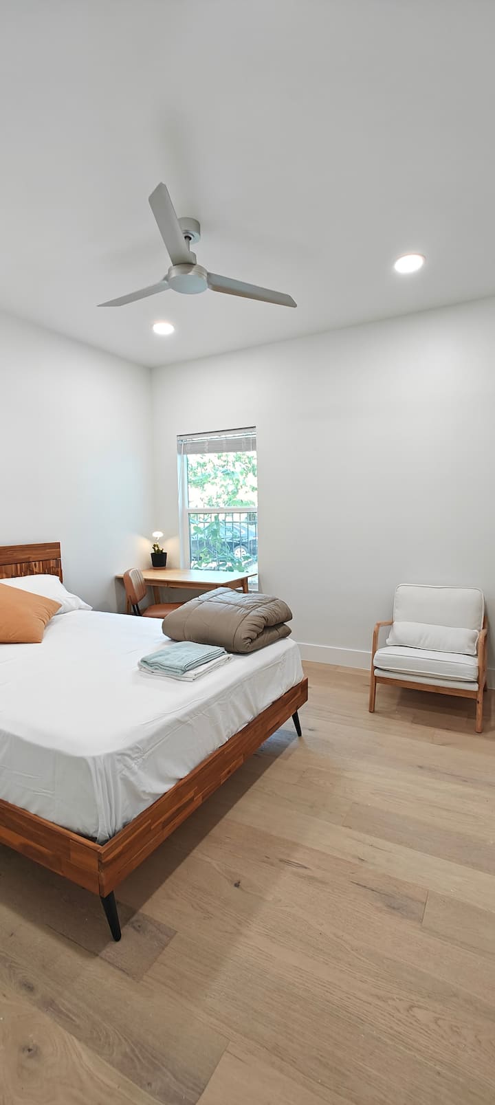 Queen - Coliving+coworking - Zeta House B2 - Austin, TX