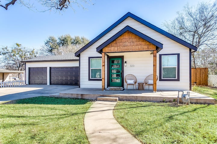 The Gibson Haus - Granbury, TX