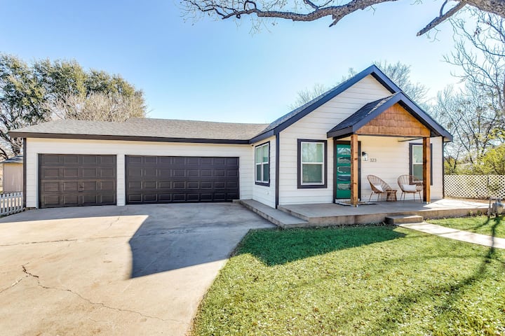 The Gibson Haus - Granbury, TX
