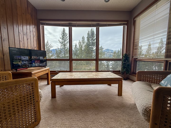 Resort Views, Cozy Atmosphere & Free Shuttle Spot - Big Sky, MT