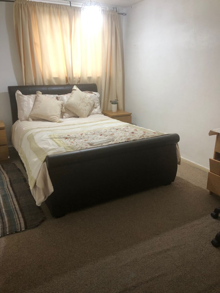 A Spacious Double Room - Glasgow