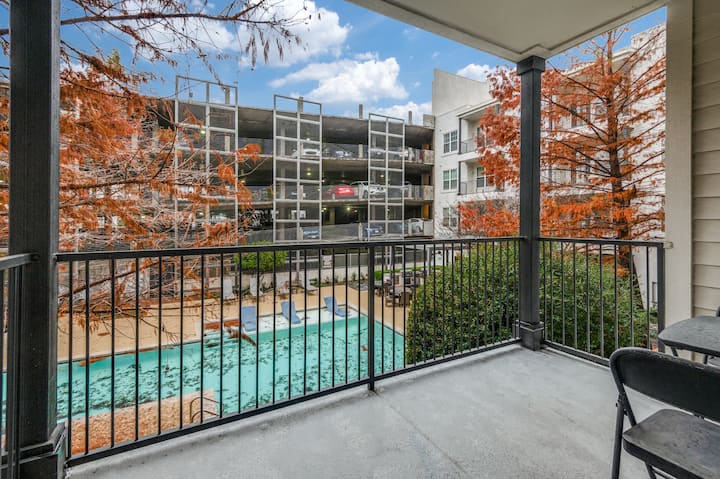 Oak Lawn | Amazing Price | King | Free Parking |Tv - Dallas, TX