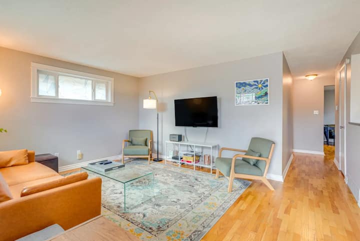The Slohi Retreat - The Satellite, Denver