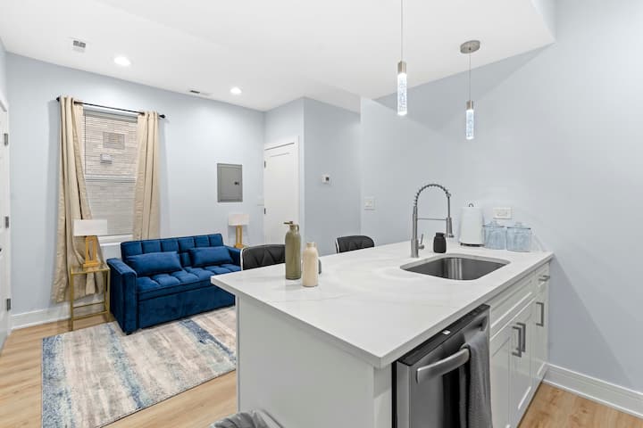 The Modern Retreat: 1br|near City|free Parking - Chicago, IL