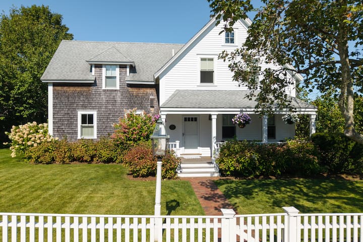 Downtown Edgartown Home - Edgartown, MA