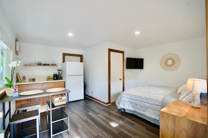 Oceanfront Studio At Shark's Cove - Partial Views - Haleiwa, HI