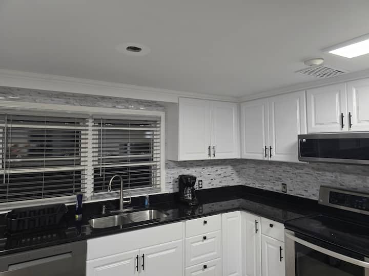 Cozy Home M6 - Beseck Lake, CT