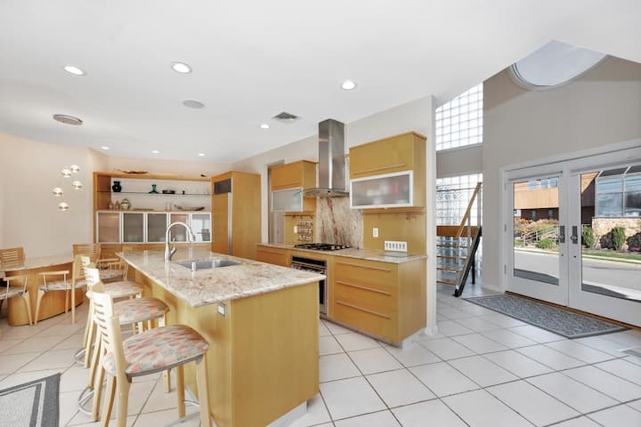 Beach House With Private Beaches And Ocean Views - Long Beach, NY