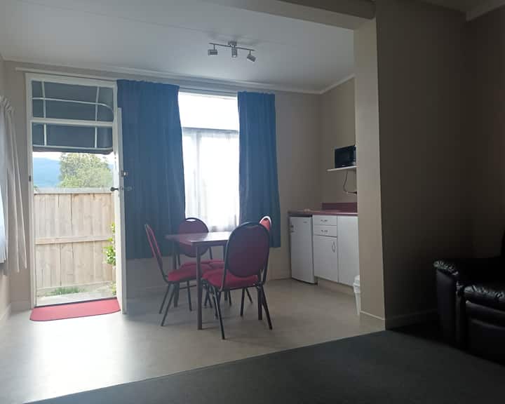 101 - Private Self-contained Hostel Unit - 4pax - Tūrangi