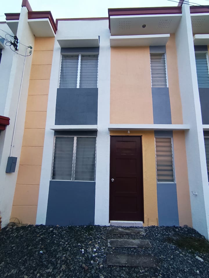 Semi Furnished House With 2 Bedrooms - Cárcar