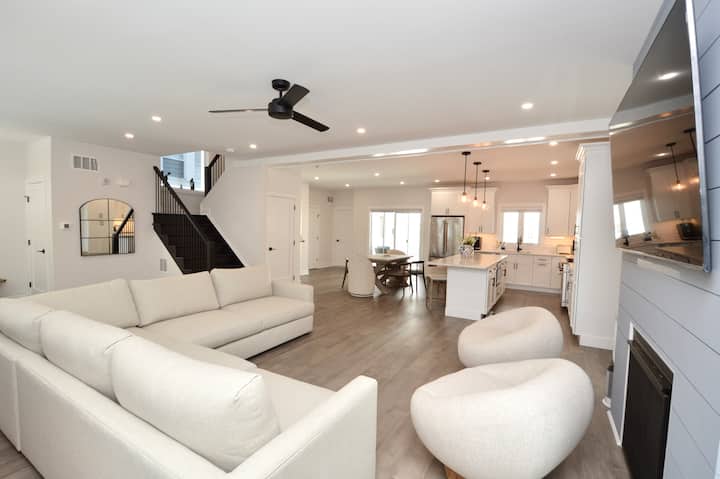 4 Houses From Beach | Outside Pool | Elevator - Atlantic City, NJ