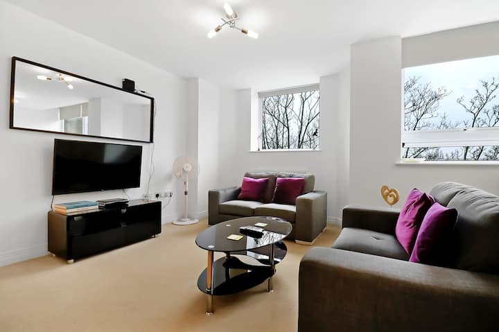 Stevenage New Luxury 2 Bed Apt - Central Location - Stevenage