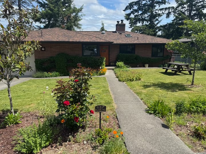 Pinehurst Garden Park Suite - Maple Leaf - Seattle