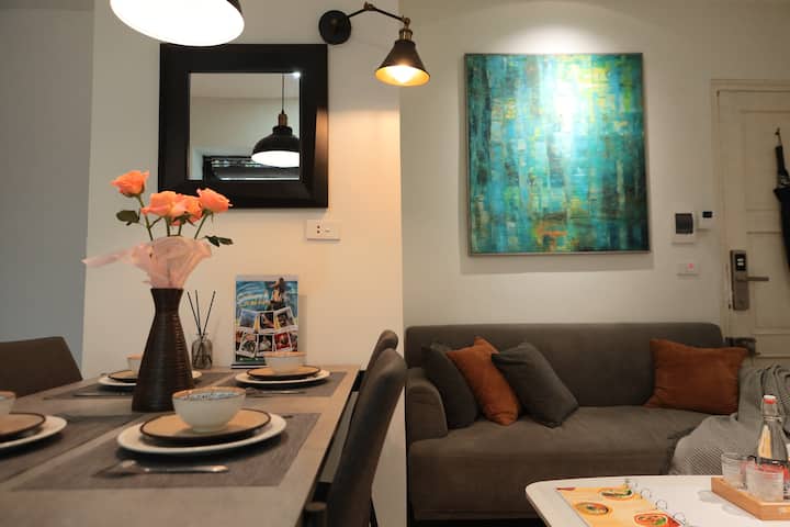 Sunshine/balcony/quiet/storage Laggage/ Netflix Tv - Hanoi