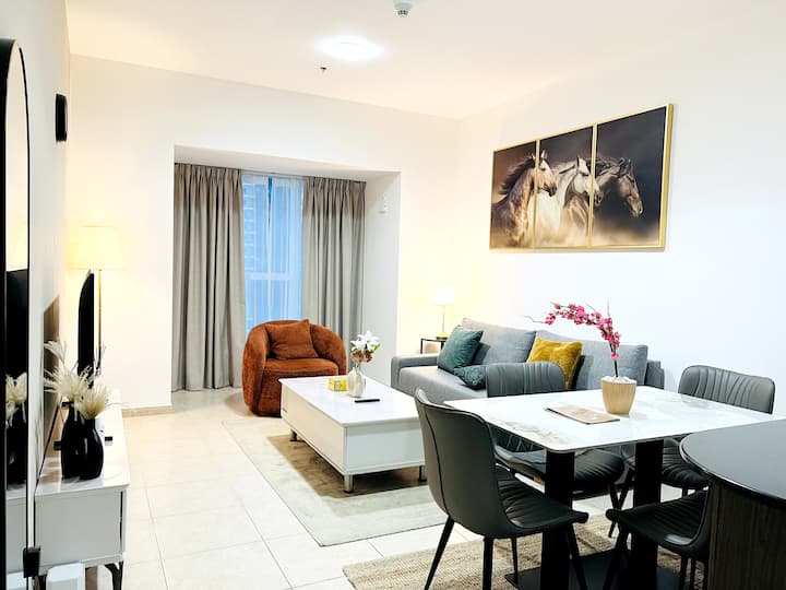 Near Beach & Tram, Luxury Stay, Free Parking - Dubai Marina