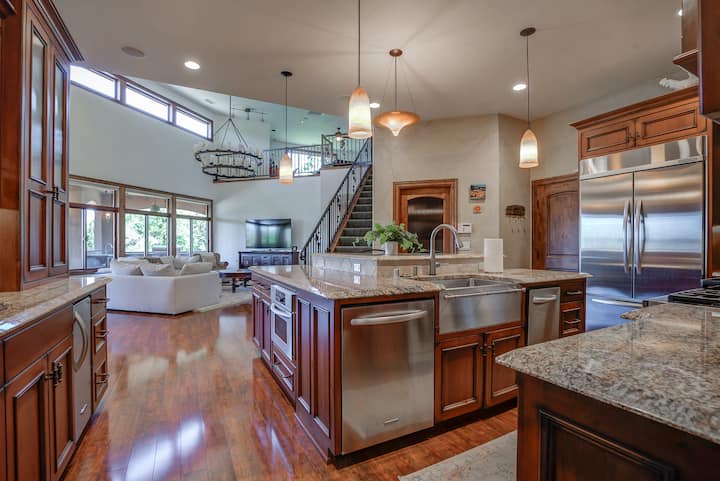 Relaxing Hilltop Haven W/ Entertain & Recreation - The Point, Whiskeytown