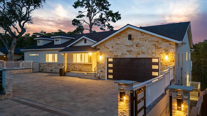 2 Units • 6 Bd Room • Up To 16 Guests • 9 Parking - Monterey, CA