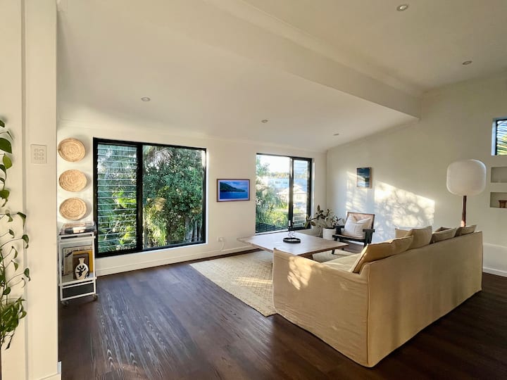 Thirroul Coastal Cottage-2br Pool Escarpment Views - Austinmer