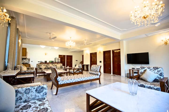 Luxury Italian 3bhk Ensuite House Near Metro, Mall - New Delhi