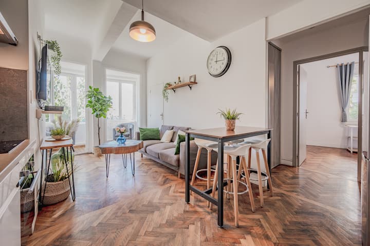 Champs De Mars – T5 Chic, 4 Chambres, Tout éQuipé - Toulon
