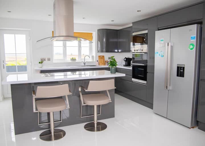 4x Bed Luxurious Home With A View - Downham Market