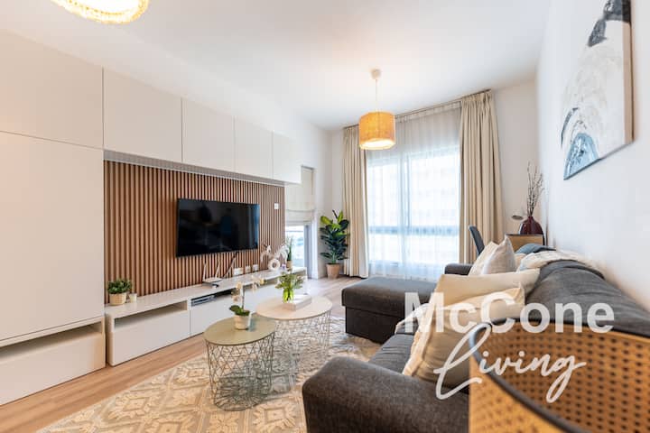Central 1br In Marina With Private Terrace & Pool - Dubai