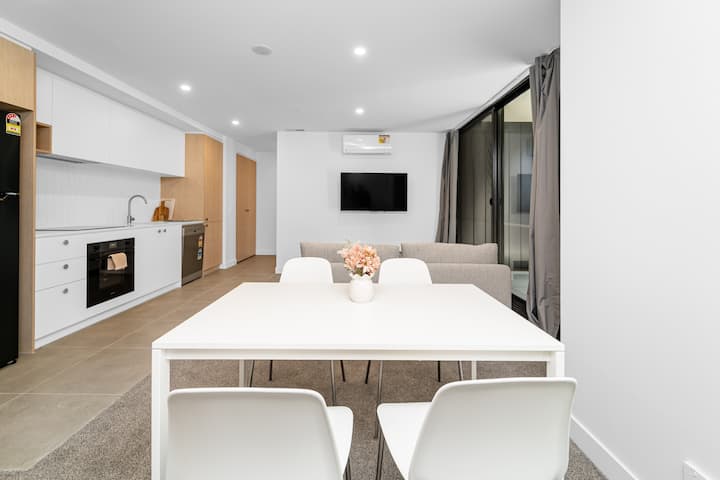 2br Retreat Woden Ctr W/ Pool &Sauna&gym Parking - Canberra