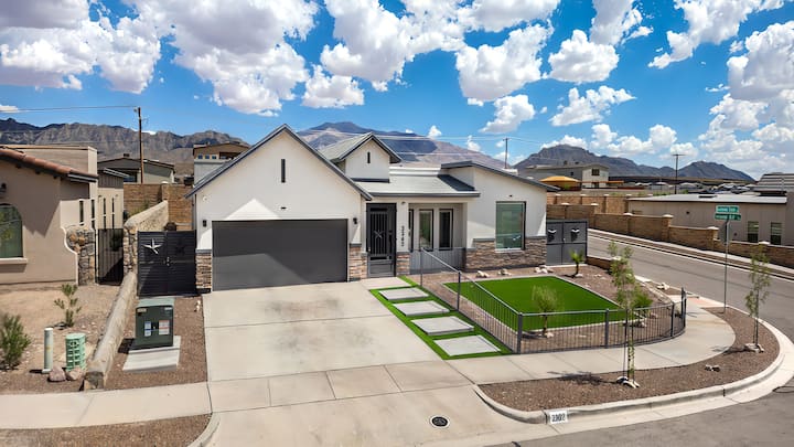Texas Modern 4br 3ba Home | Gazebo & Spacious Yard - El Paso, TX
