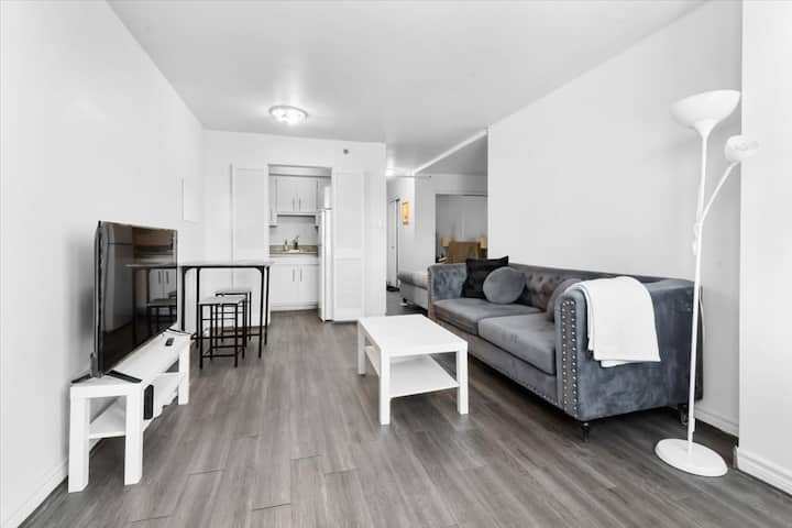 Chic & Cozy Stay | Near Concordia+ Downtown Access - Montreal