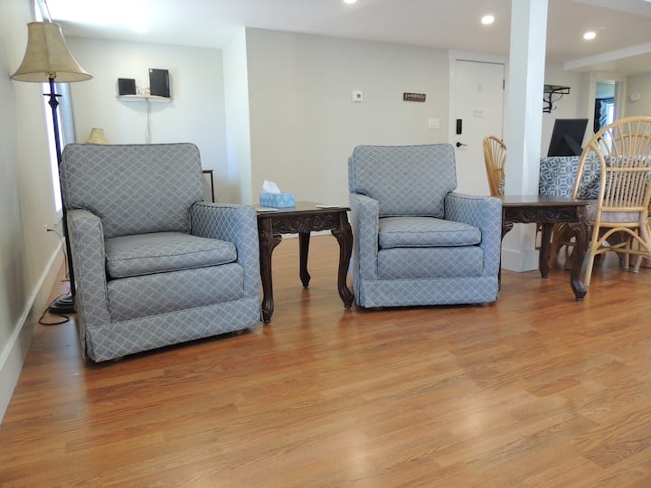 Welcome To Cowtown. 2 Bedroom Apartment - Woodstock