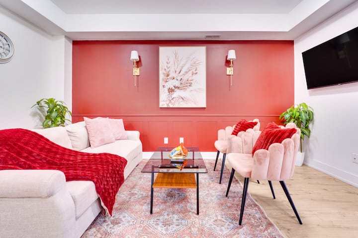 Stylish Retreat | 6 Mins To Falls & Bathtub - Niagara Falls