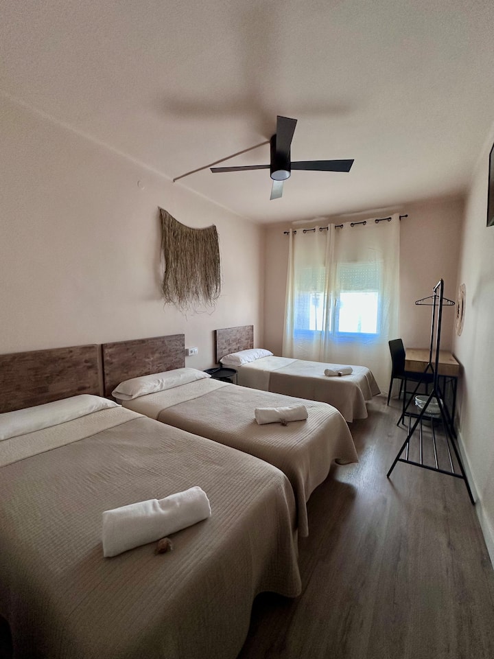 Habitación Céntrica Triple Con Desayuno - Blanes