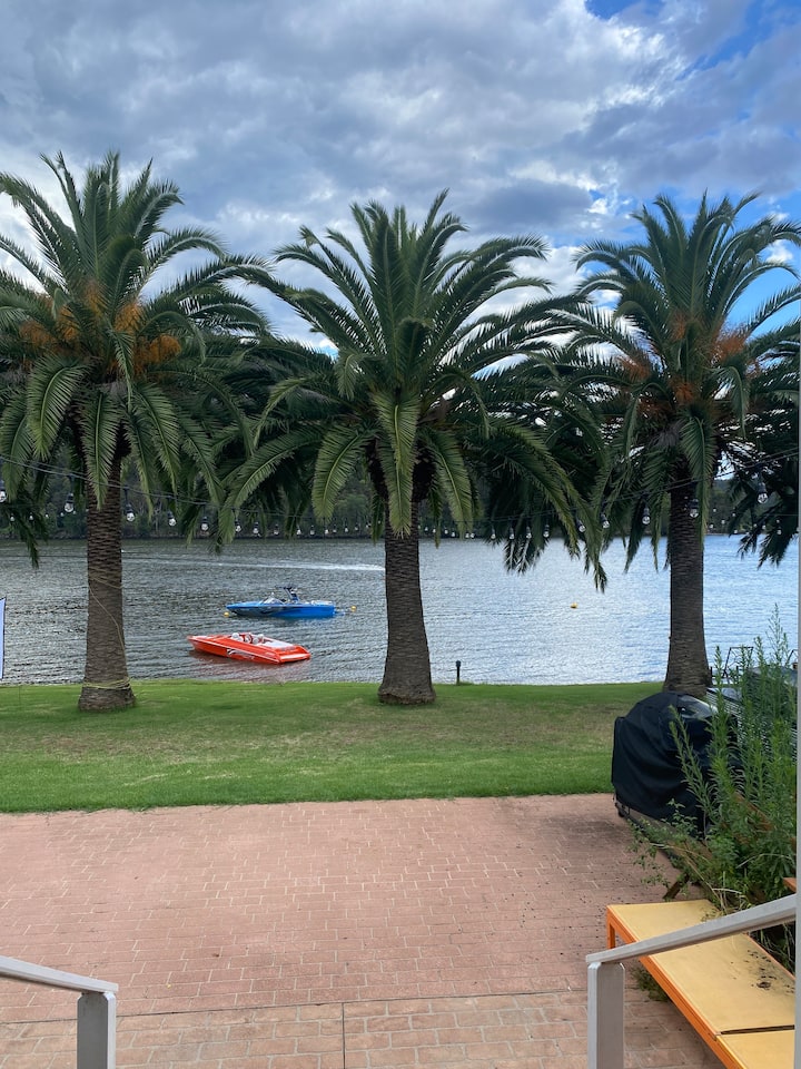 Relax At The Riverside Retreat! - Wisemans Ferry