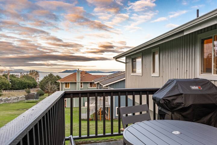 Holiday Family Retreat, Beach, Game Room, Pets Ok - Oak Harbor, WA