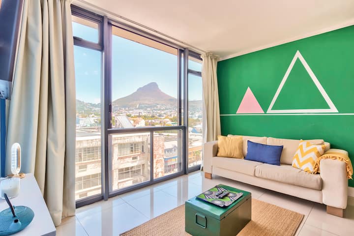 New Funky City Center Apartment With Mountain View - Cape Town