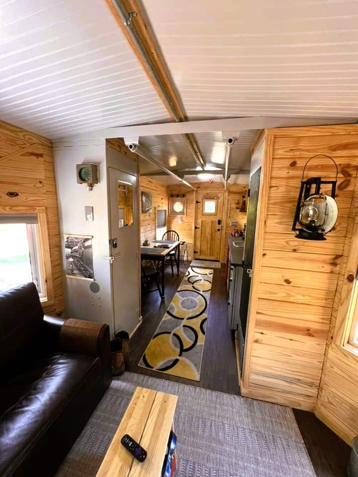Historical Train Caboose 3 Miles To Desoto Falls! - Mentone, AL
