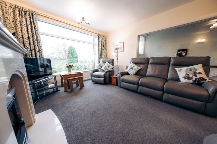 Langrigge Howe - Lake View & Private Parking For 3 - Bowness-on-Windermere