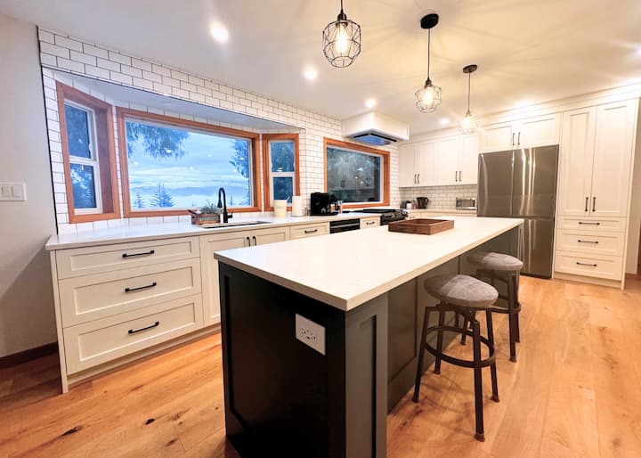 4 Bedroom Family Retreat - Abbotsford