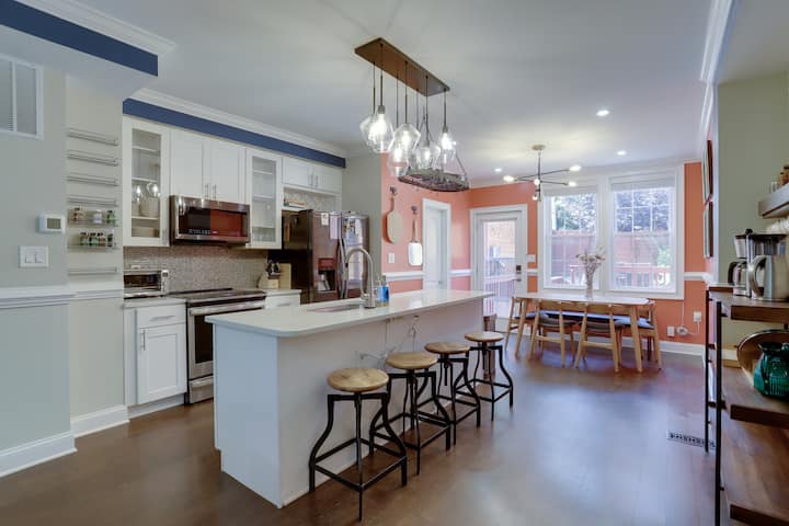 Family Ready: Parking Metro Chef's Kitchen Dogs Ok - Hyattsville, MD