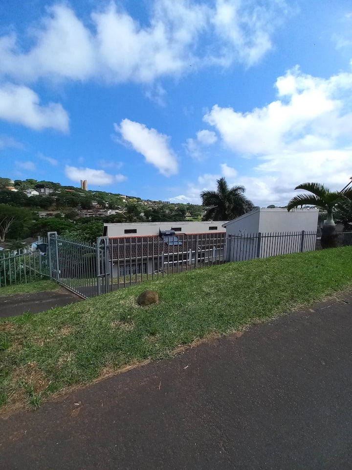 Sunningdale Village: Valleyview - Cozy Quiet House - Mount Edgecombe
