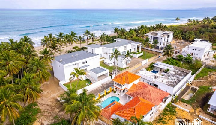 Beachfront Escape With Six Bedrooms - Cabarete